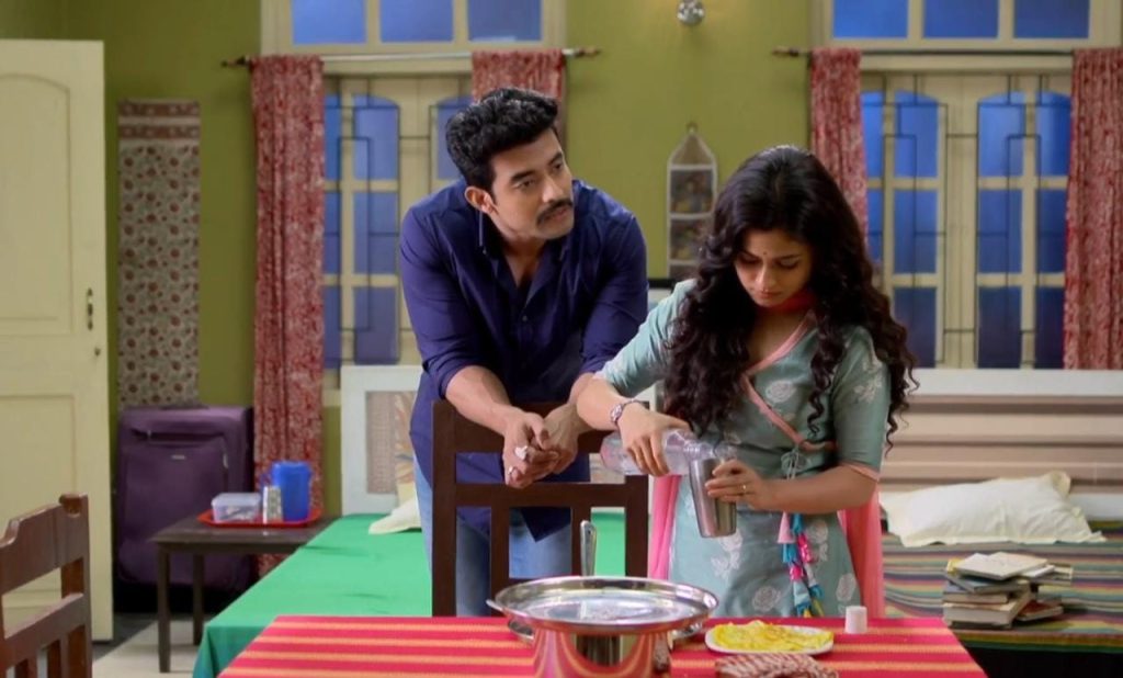 Guddi: একসঙ্গে লেডিস হোস্টেলে রাত কাটাল গুড্ডি-অনুজ,গুড্ডি কি তবে ...